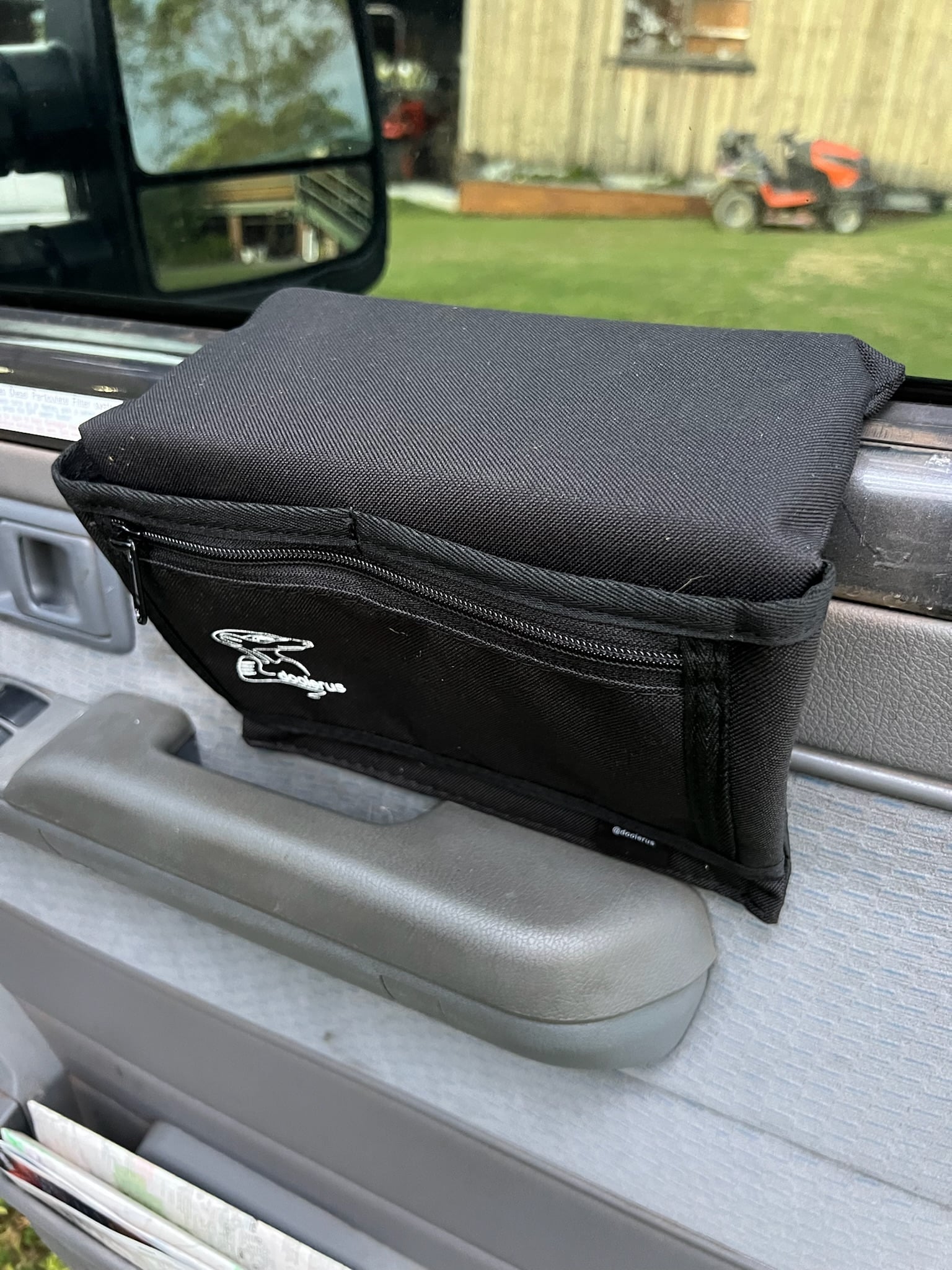 Dooierus Universal Vehicle Armrest - Drifta Camping & 4WD