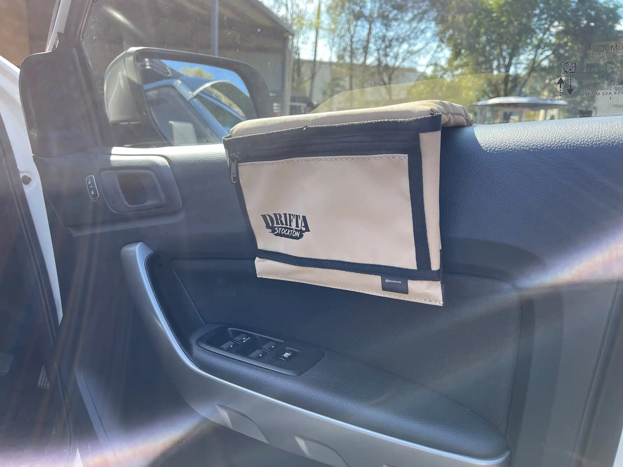 Dooierus Universal Vehicle Armrest - Drifta Camping & 4WD