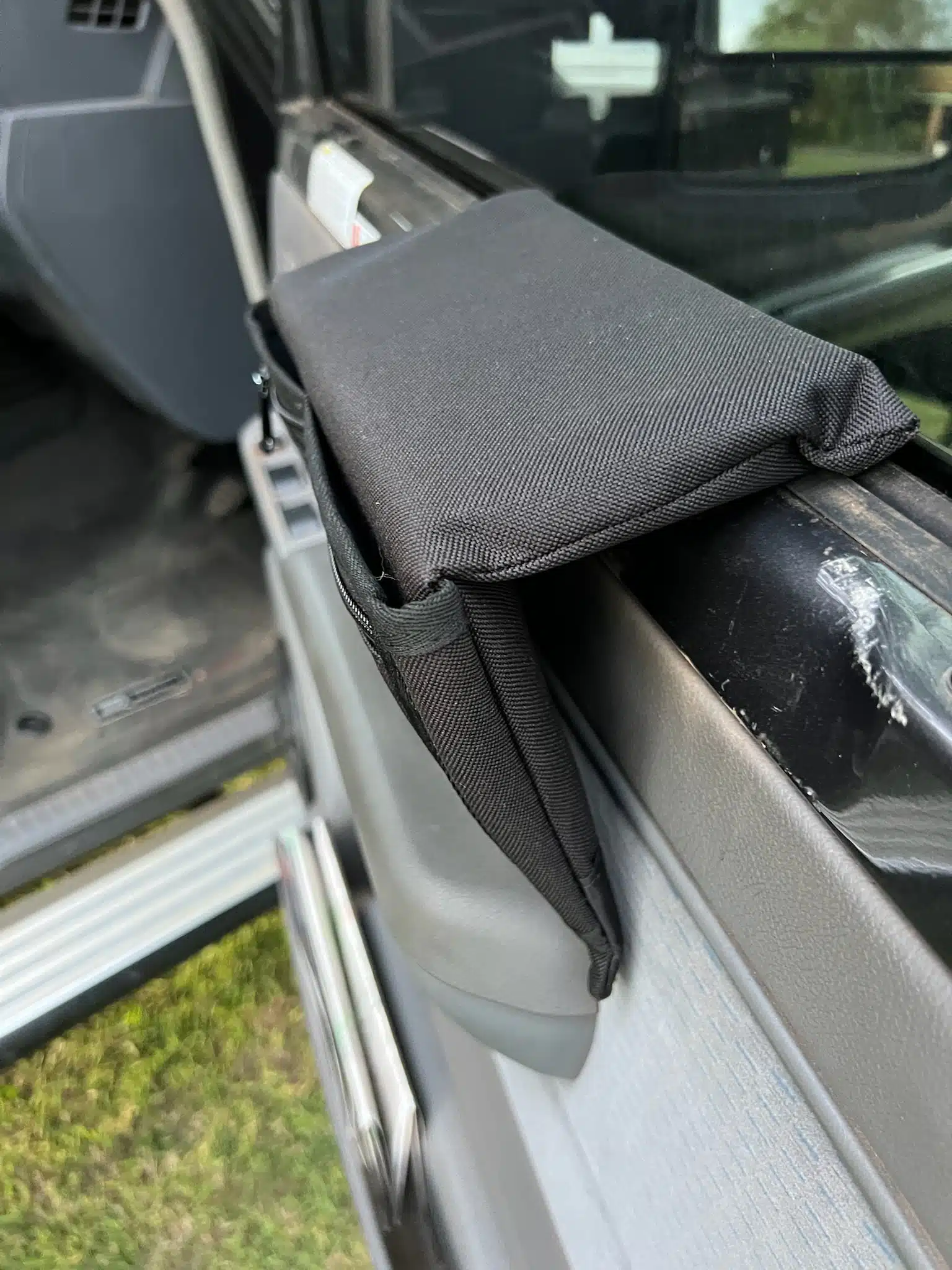 Dooierus Universal Vehicle Armrest - Drifta Camping & 4WD